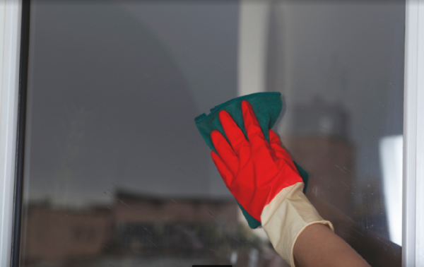 10 Tips That Make Cleaning Glass Surfaces A Breeze [+ Guide]